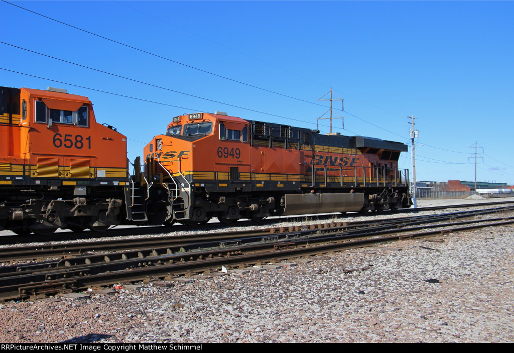BNSF 6949